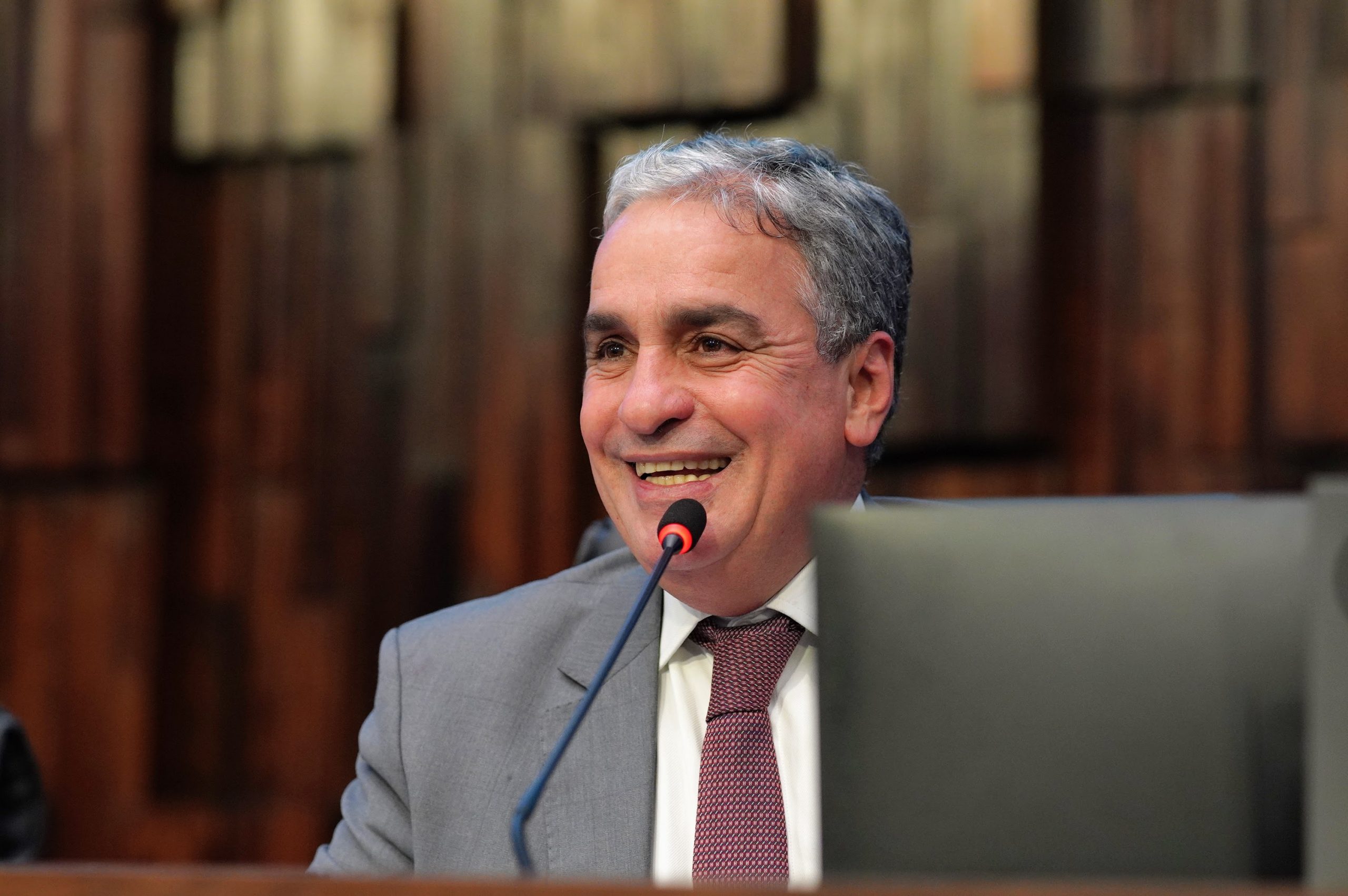 André apresenta neste sábado propostas em encontro com servidores de ...